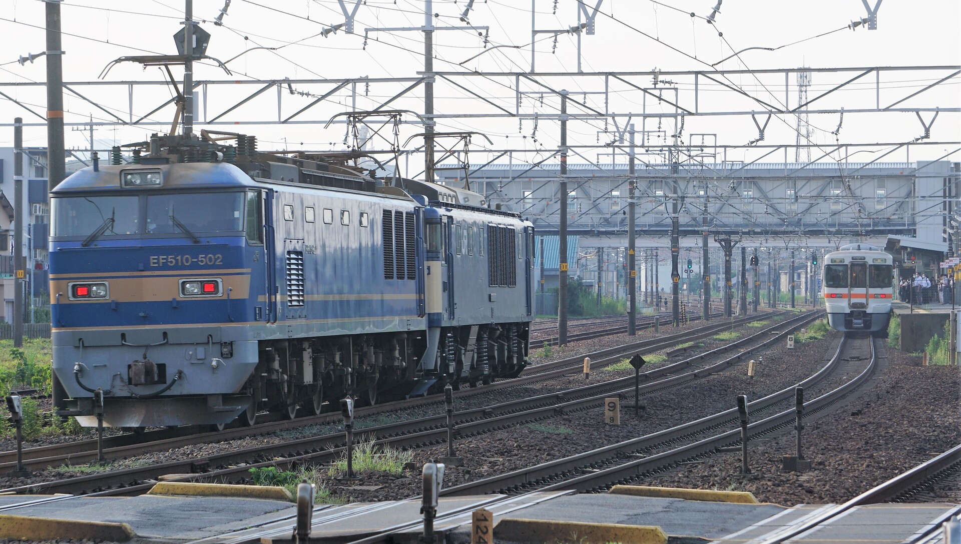 2022年9月13日 今朝の写真 EF64-1035＋EF510-502 : Rail Scope