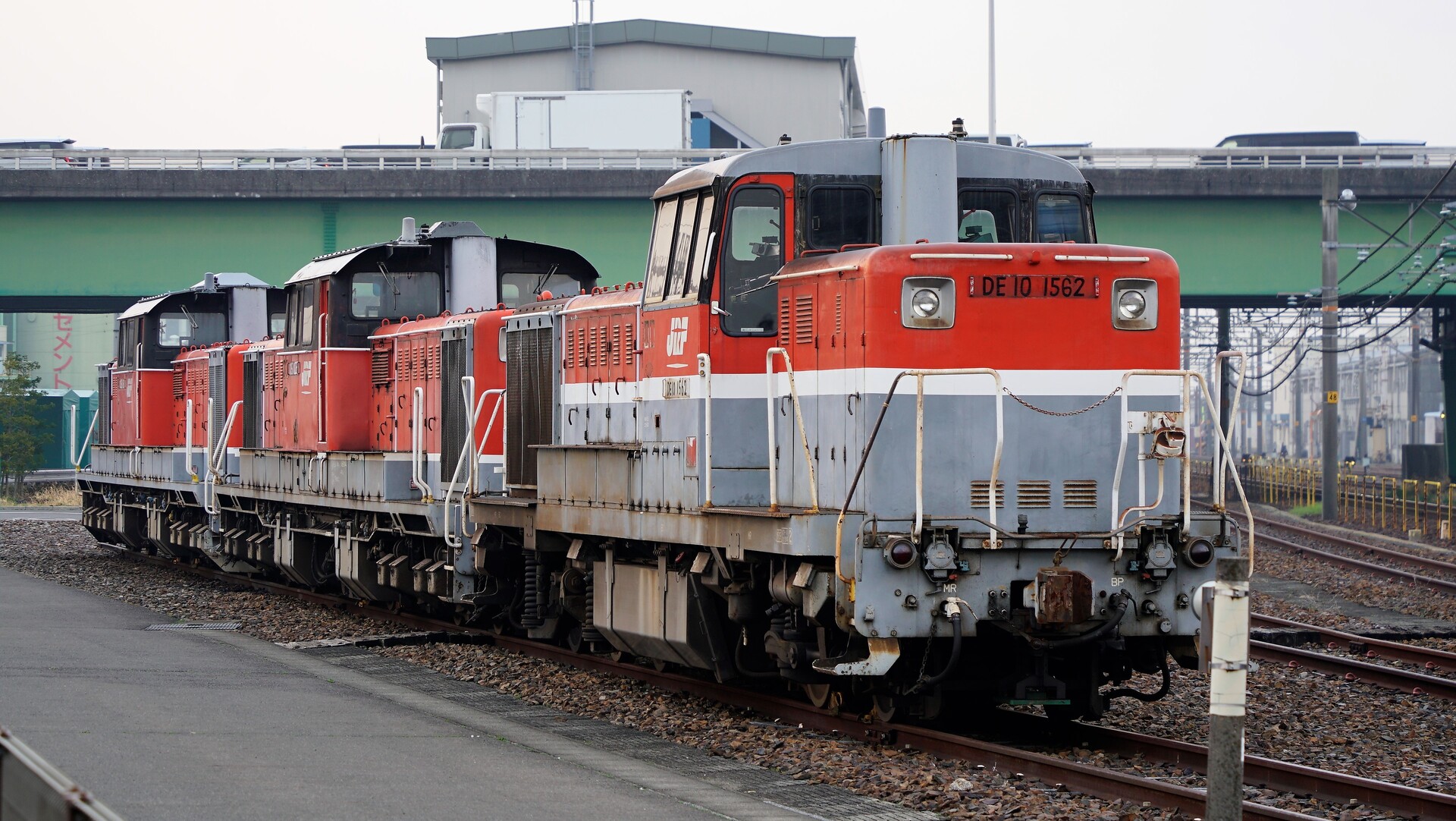 2023年3月10 今朝の写真 EF510-19とDF200-216 : Rail Scope