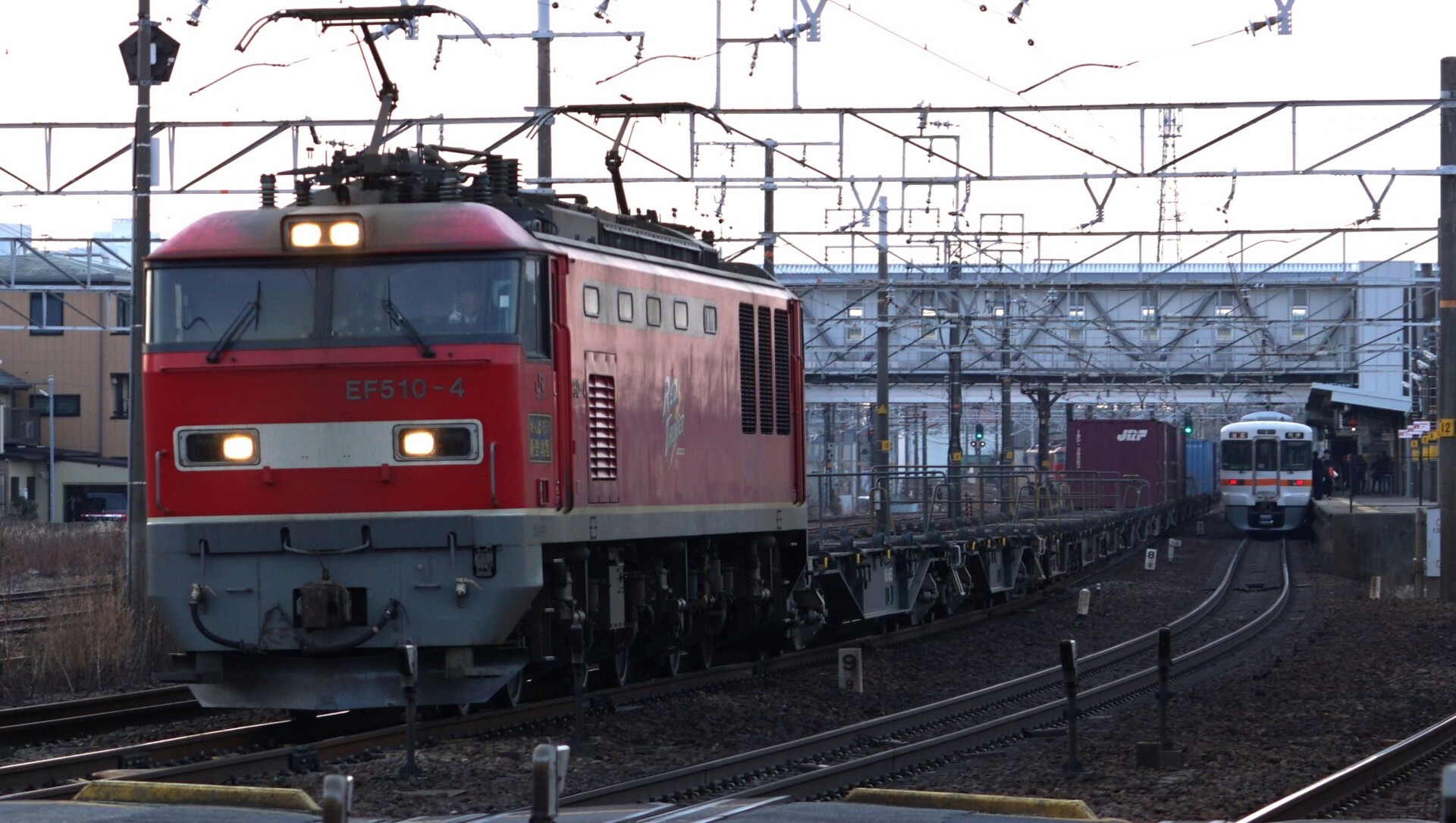 2025年2月28日 今朝の写真 EF510-10と4 : Rail Scope