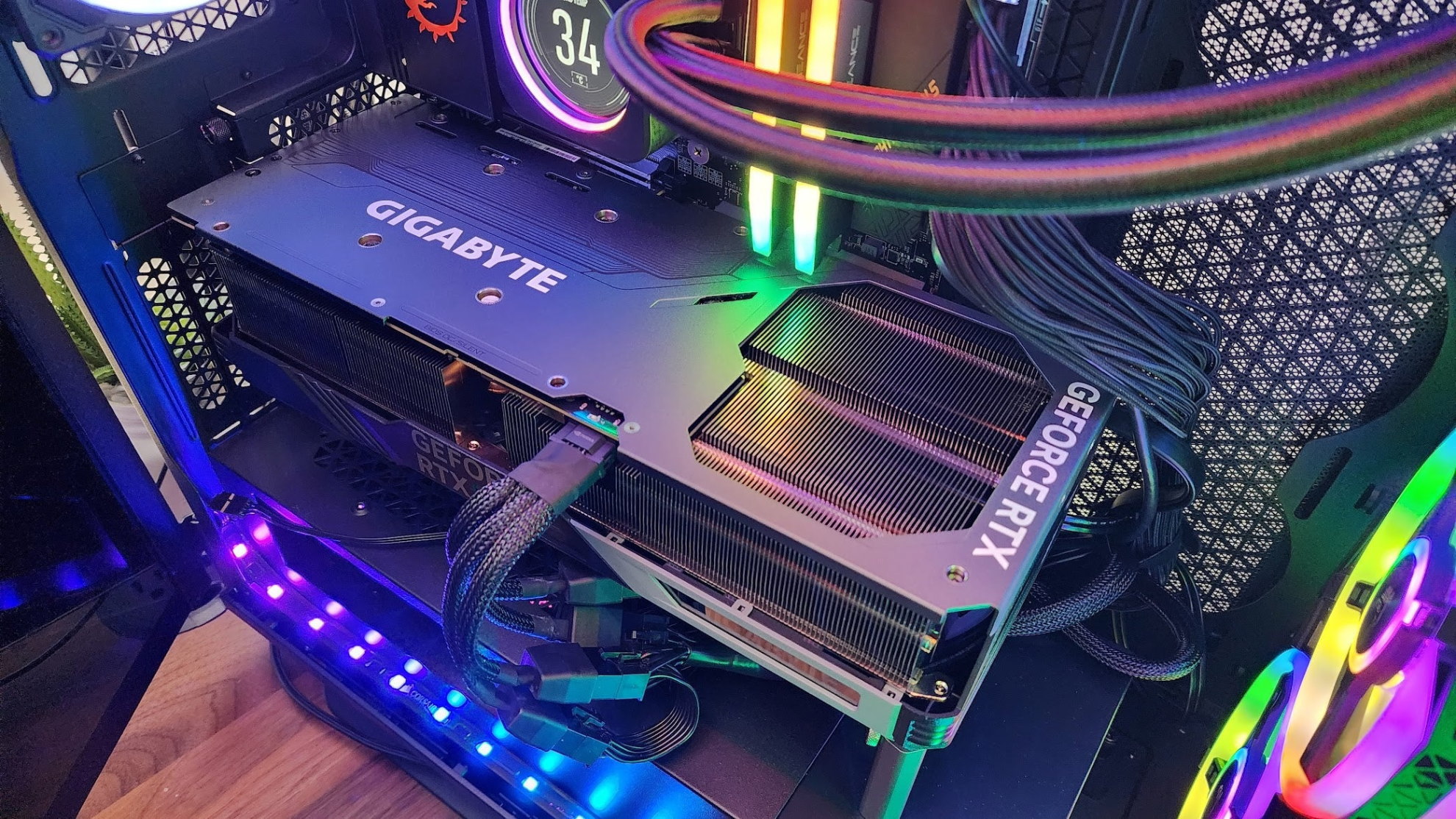 発火するNVIDIA製RTX 4090、ケーブルの接続に問題か : ZAPZAP！ 世界の面白いニュース