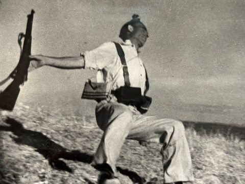 【美術】ロバート・キャパ／『崩れ落ちる兵士』 Robert Capa/Falling Soldier : Zauberblog