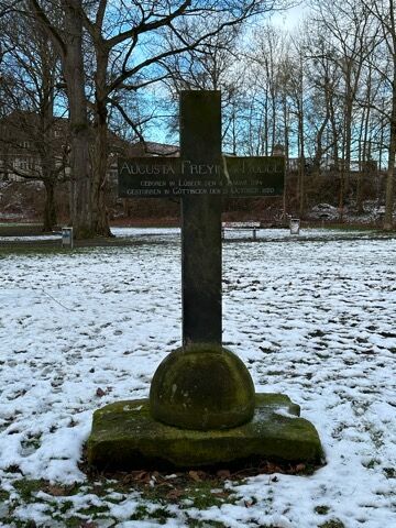 【著名人のお墓訪問】アウグスタ・フライン・フォン・ローデのお墓 : Zauberblog