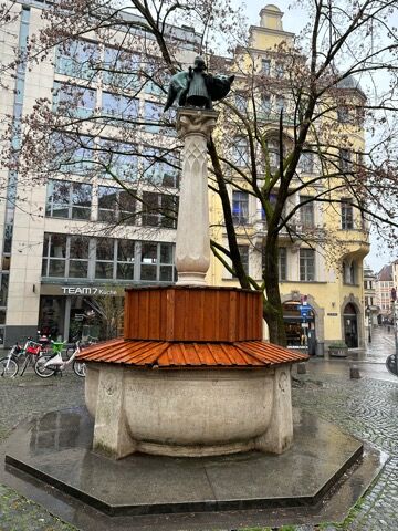 【建築＆歴史】オオカミの噴水 : Zauberblog